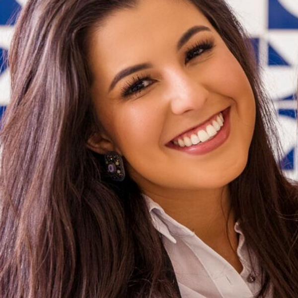 Laíra Brito's Investing Profile - Ahead Ventures Associate | Signal