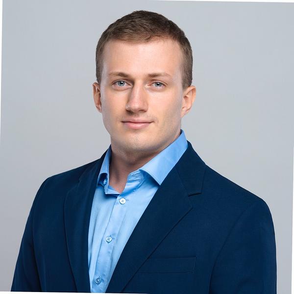 Maxime Hubert's Investing Profile - Quadrille Capital Analyst | Signal