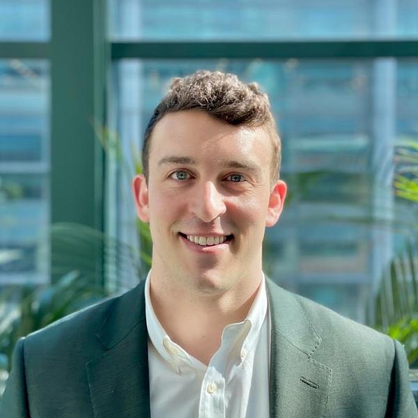 Peter Hirsch's Investing Profile - 2150 Investor | Signal